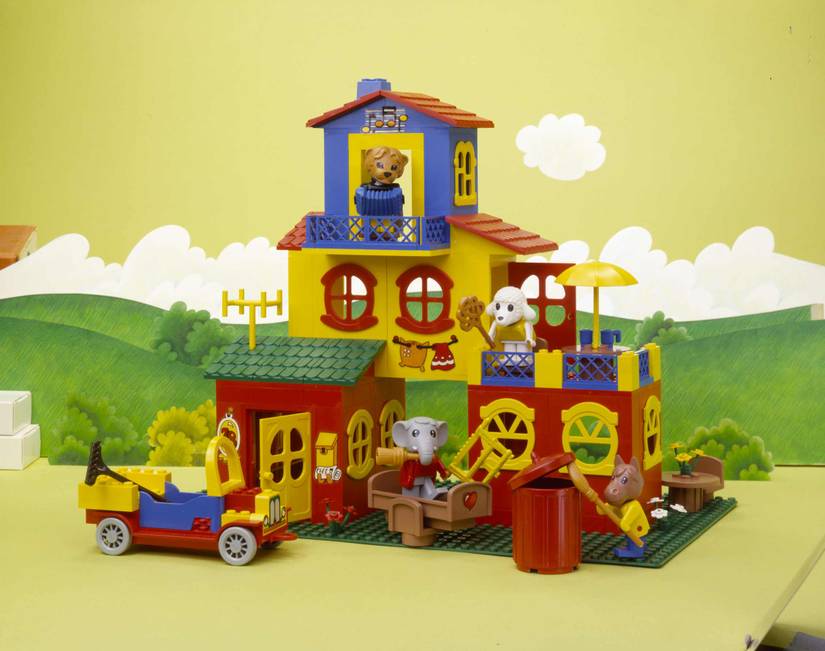 The 20 Weirdest Lego Sets Ever Made (And The 10 Best)