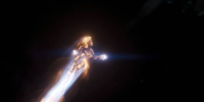 15 Superpowers Captain Marvel Keeps Hidden (And 10 Strange Weaknesses)