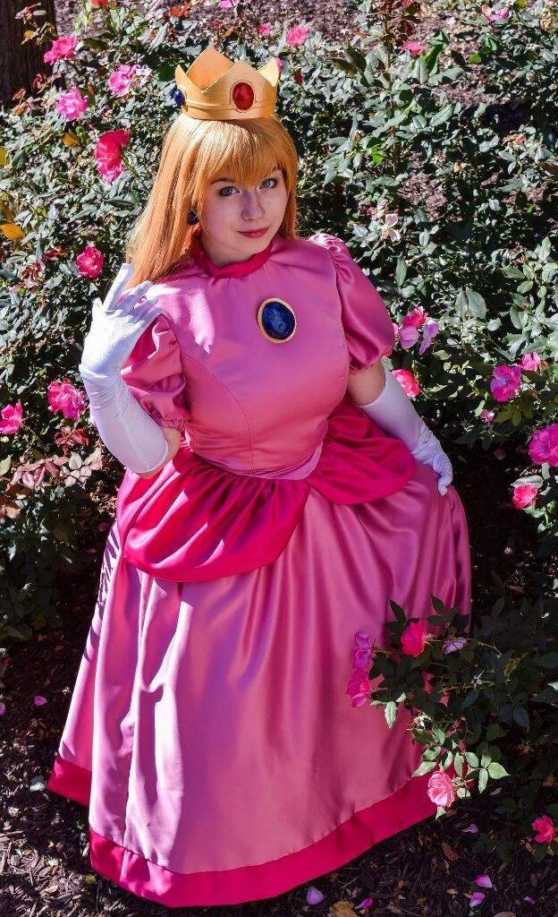 10 Princess Peach Cosplays That Look Just Like The Game