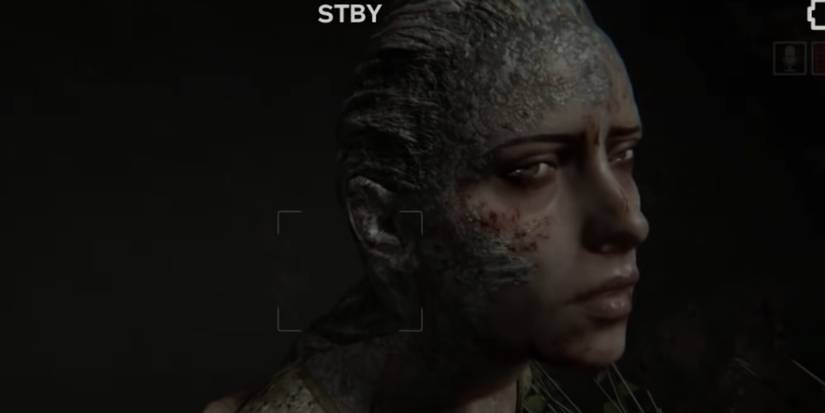 10 Similarities Between Resident Evil 8 And Outlast 2