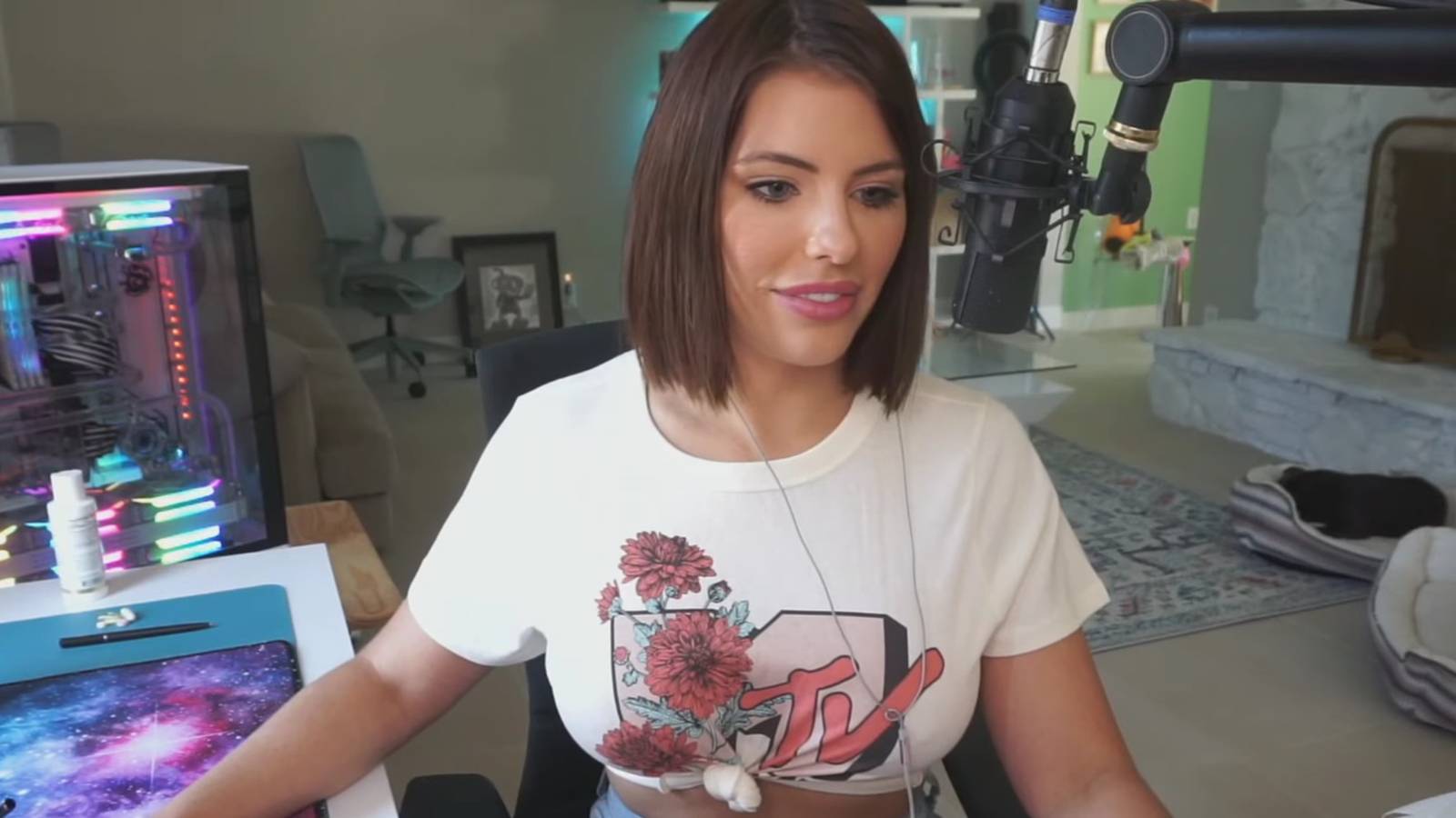 Adriana Chechik Walks For The First Time Since Breaking Her Back At ...