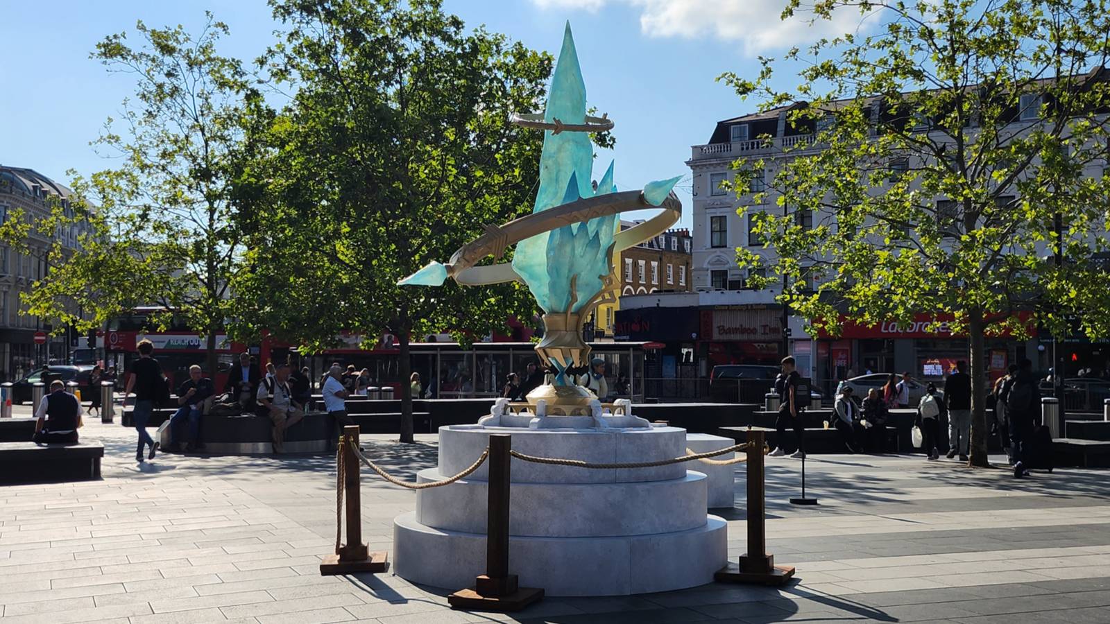 A Final Fantasy 14 Aetheryte Crystal Has Appeared In London Ahead Of ...