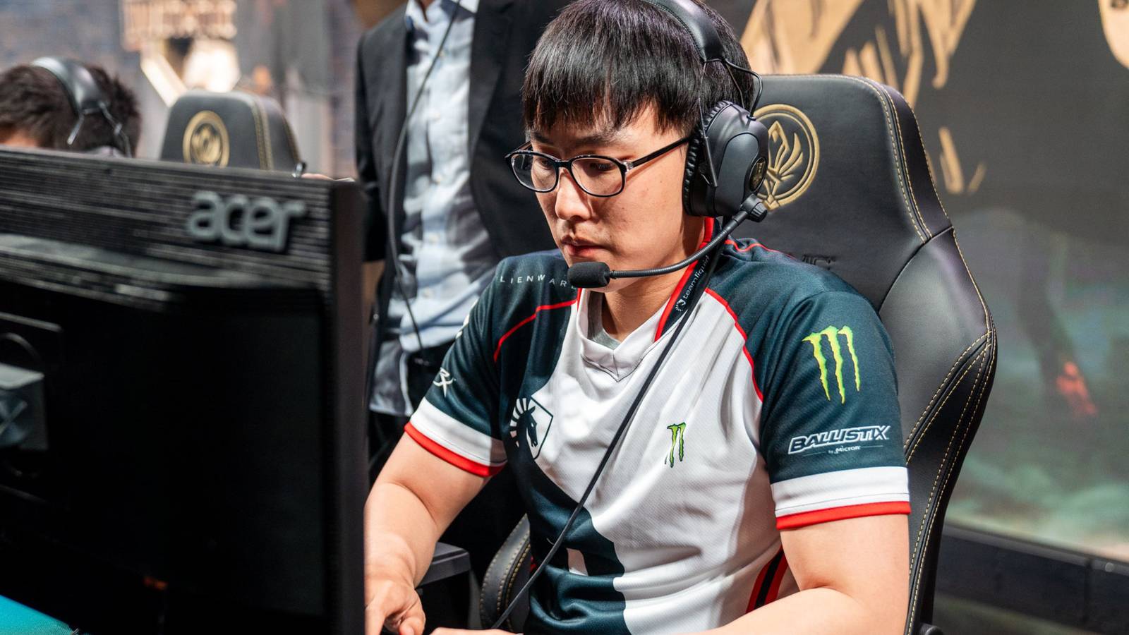 League Of Legends Streamer Doublelift Banned For Using Bought Accounts